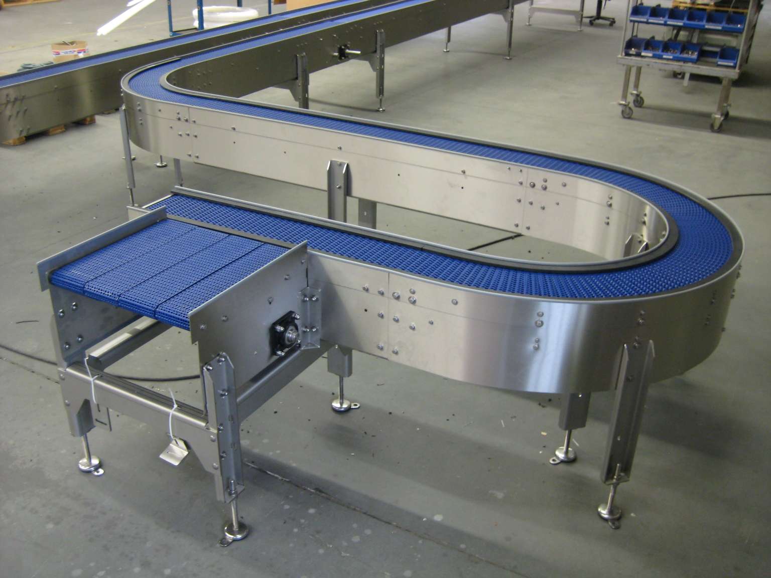 Compact Curved Conveyor – Tight Turns, Smooth Flow | Polyketting