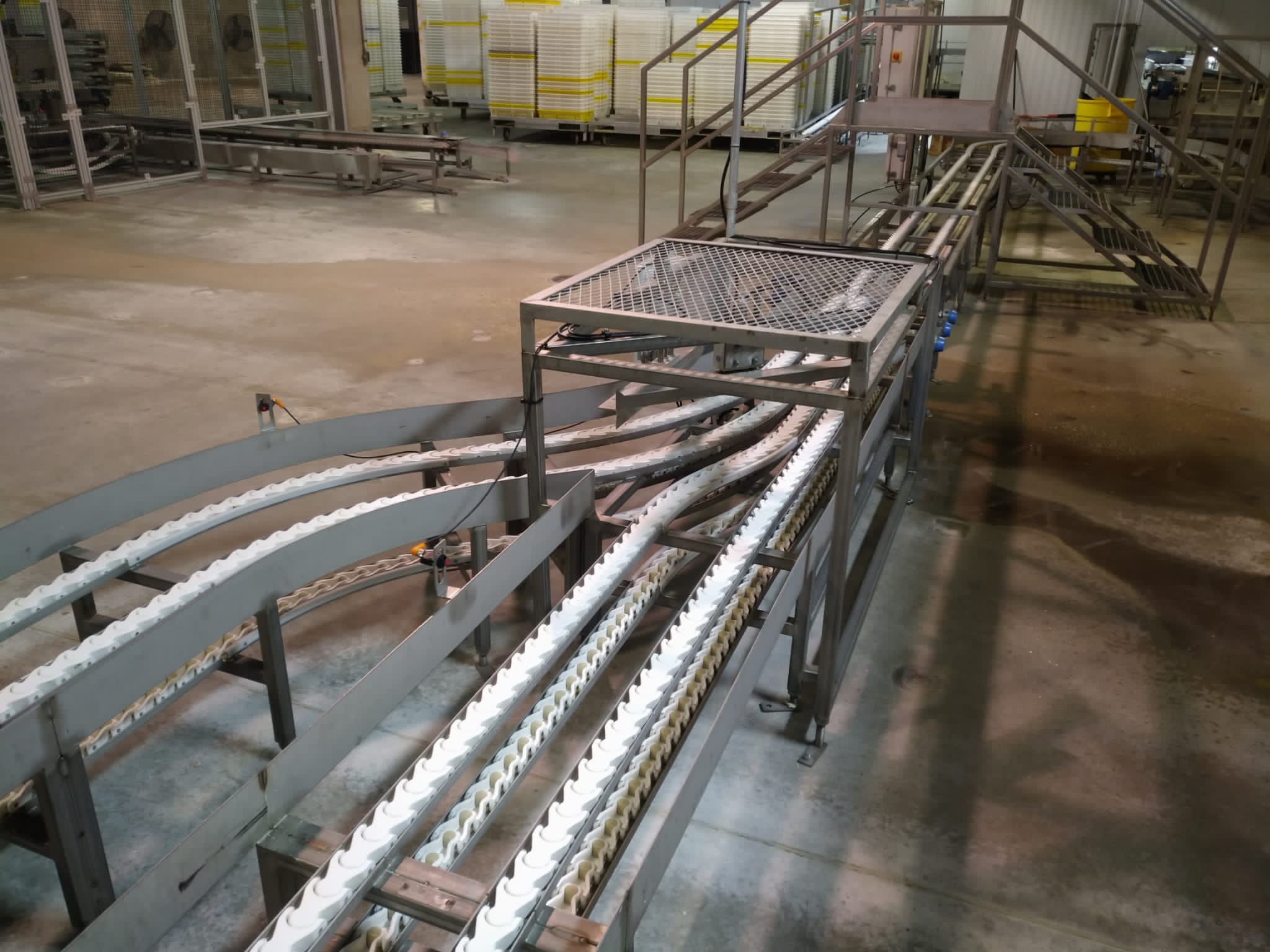 Twin Chain Conveyor – Secure, Smooth Crate Transport | Polyketting